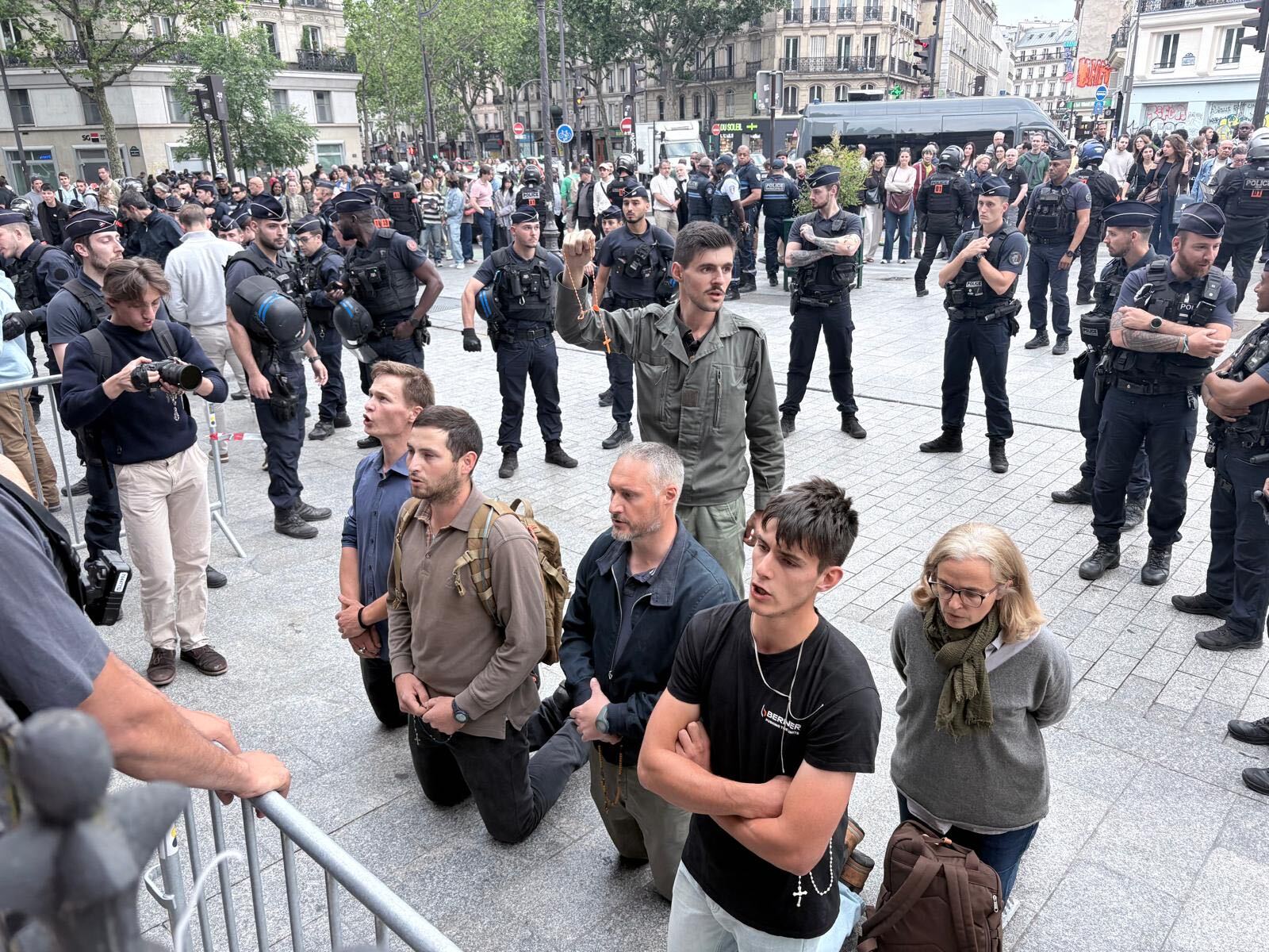 Nuit Blanche dans des églises : la réponse de Thibault Barge, pour l ...